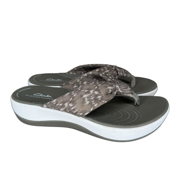 Cloudsteppers by Clarks | Shoes | Clarks Cloudsteppers Comfort Flip Flop Sandals Gray Grey ...